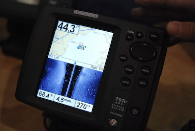 Fishing Show Coverage ISE - Hummingbird 997c2 fishfinder, Tulli Tovino vest